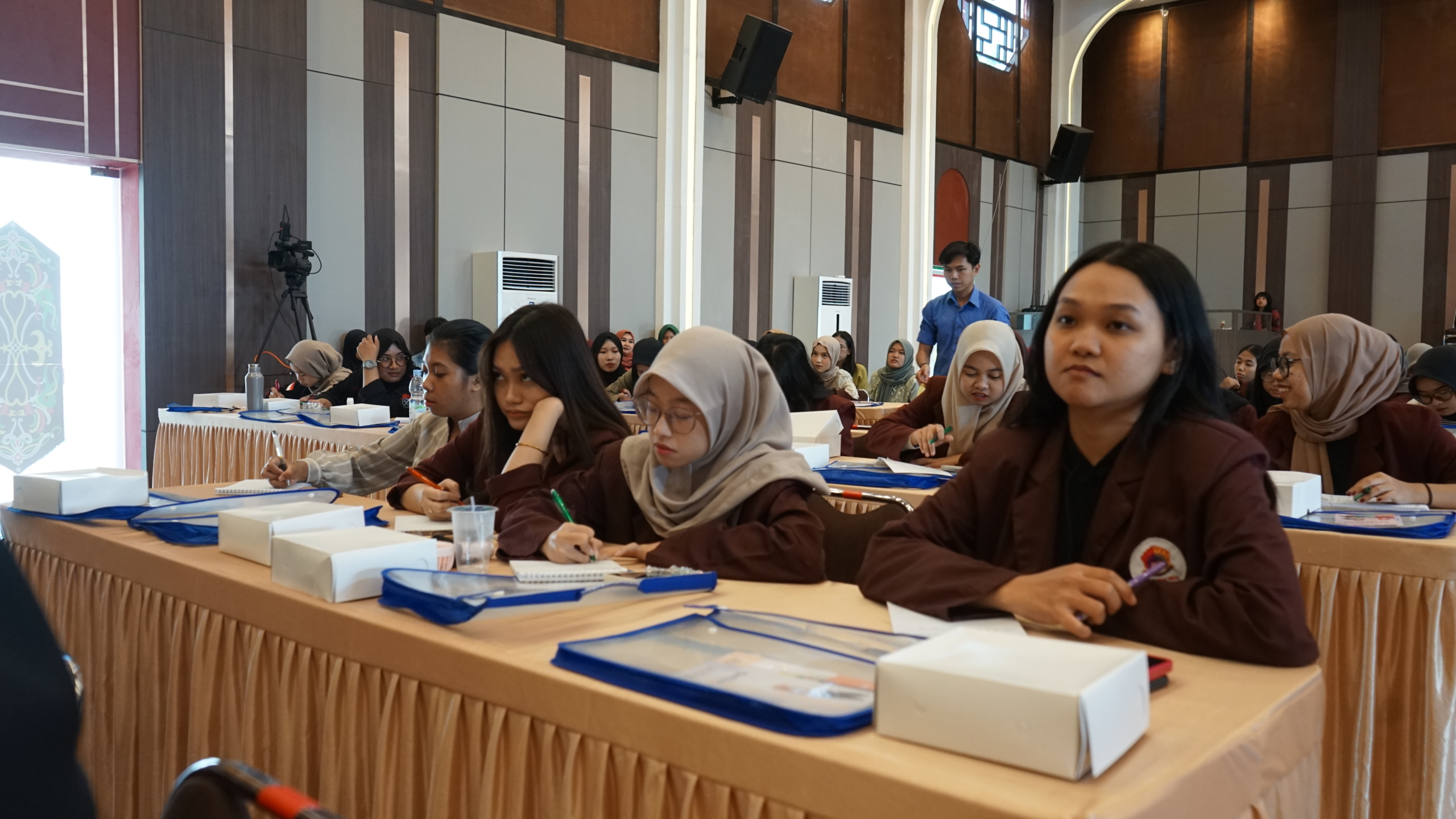 Universitas Mulia Menggelar Sosialisasi Regulasi Perlindungan Perempuan ...