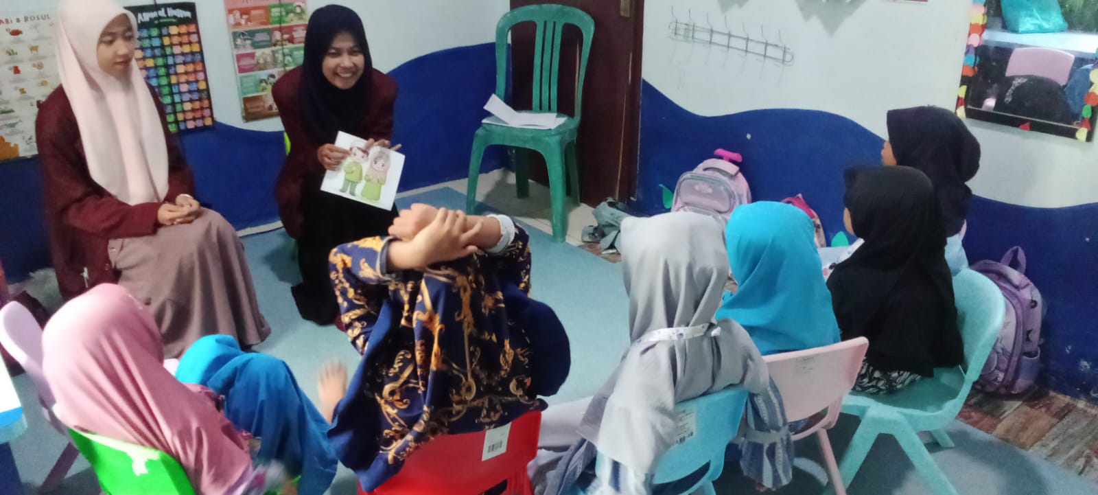 Mahasiswa Prodi PGPAUD Universitas Mulia Gelar "Teaching English to Young Learners" dengan Mitra ...